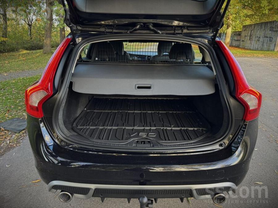 Melns Volvo V60 2011 Jūrmala, ar dzinēja tilpumu 2.40 L un nobraukumu 190 tūkst. km par 7950 €, foto 18 vietnē AUTOMOTO.COM.LV