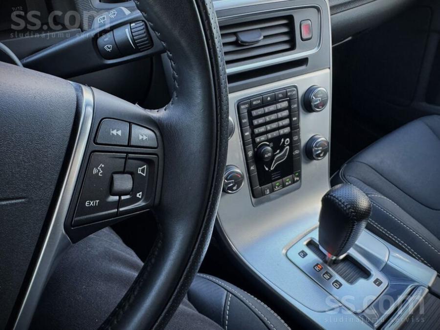 Melns Volvo V60 2011 Jūrmala, ar dzinēja tilpumu 2.40 L un nobraukumu 190 tūkst. km par 7950 €, foto 24 vietnē AUTOMOTO.COM.LV