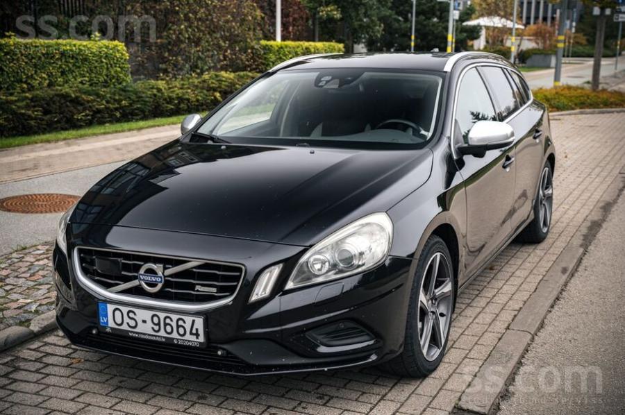 Melns Volvo V60 2011 Rīga, ar dzinēja tilpumu 2.40 L un nobraukumu 324 tūkst. km par 4990 €, foto 1 vietnē AUTOMOTO.COM.LV
