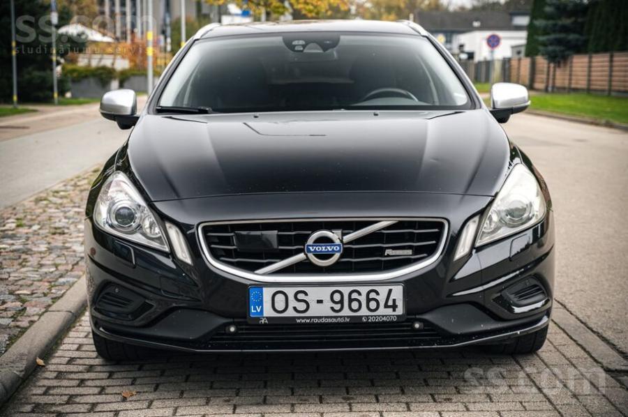 Melns Volvo V60 2011 Rīga, ar dzinēja tilpumu 2.40 L un nobraukumu 324 tūkst. km par 4990 €, foto 3 vietnē AUTOMOTO.COM.LV