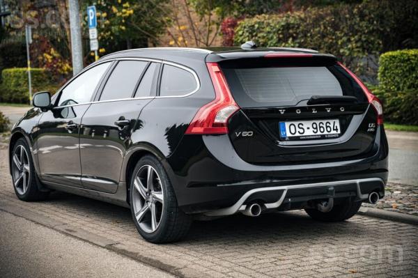 Black Volvo V60 2011 in Riga, with an engine capacity of 2.40 L and mileage of 324 thousand km for 4990 €, photo 7 on AUTOMOTO.COM.LV