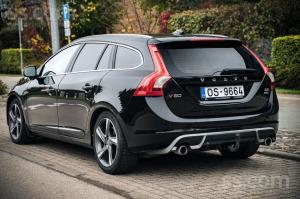 Melns Volvo V60 2011 Rīga, ar dzinēja tilpumu 2.40 L un nobraukumu 324 tūkst. km par 4990 €, foto 7 vietnē AUTOMOTO.COM.LV