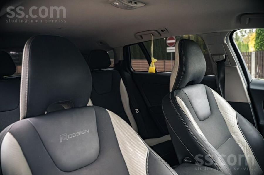 Melns Volvo V60 2011 Rīga, ar dzinēja tilpumu 2.40 L un nobraukumu 324 tūkst. km par 4990 €, foto 11 vietnē AUTOMOTO.COM.LV