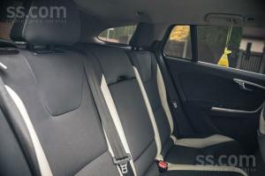 Melns Volvo V60 2011 Rīga, ar dzinēja tilpumu 2.40 L un nobraukumu 324 tūkst. km par 4990 €, foto 15 vietnē AUTOMOTO.COM.LV