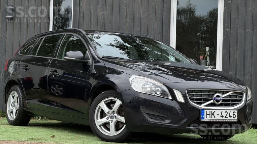Melns Volvo V60 2011 Rīga, ar dzinēja tilpumu 1.60 L un nobraukumu 298 tūkst. km par 3950 €, foto 4 vietnē AUTOMOTO.COM.LV