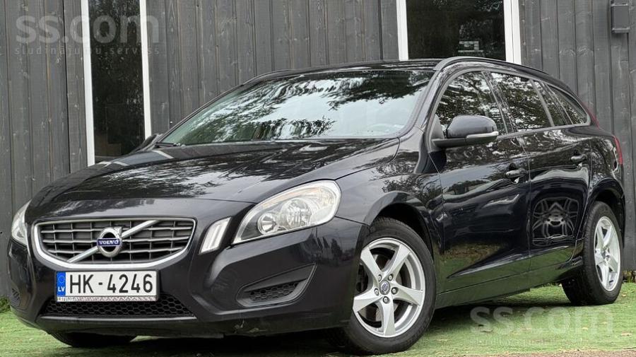 Melns Volvo V60 2011 Rīga, ar dzinēja tilpumu 1.60 L un nobraukumu 298 tūkst. km par 3950 €, foto 1 vietnē AUTOMOTO.COM.LV