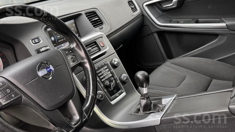 Melns Volvo V60 2011 Rīga, ar dzinēja tilpumu 1.60 L un nobraukumu 298 tūkst. km par 3950 €, foto 10 vietnē AUTOMOTO.COM.LV