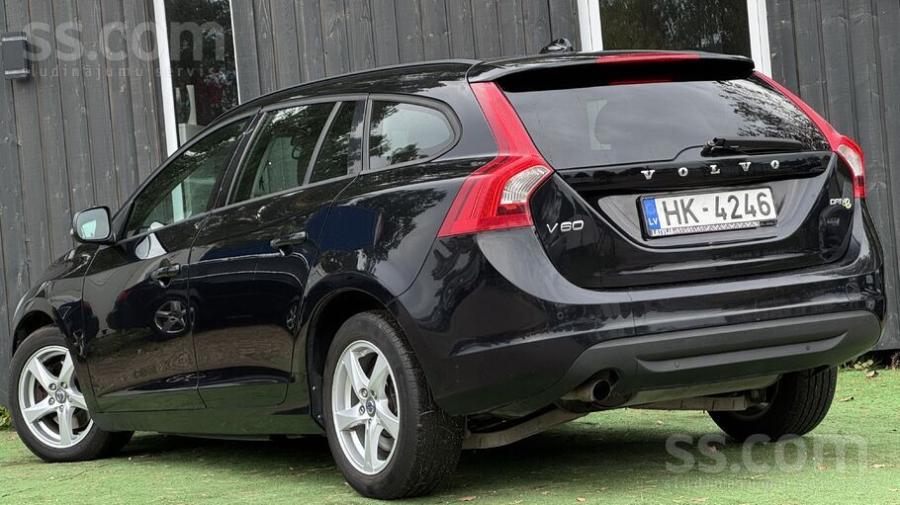 Melns Volvo V60 2011 Rīga, ar dzinēja tilpumu 1.60 L un nobraukumu 298 tūkst. km par 3950 €, foto 9 vietnē AUTOMOTO.COM.LV