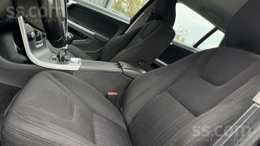 Melns Volvo V60 2011 Rīga, ar dzinēja tilpumu 1.60 L un nobraukumu 298 tūkst. km par 3950 €, foto 13 vietnē AUTOMOTO.COM.LV
