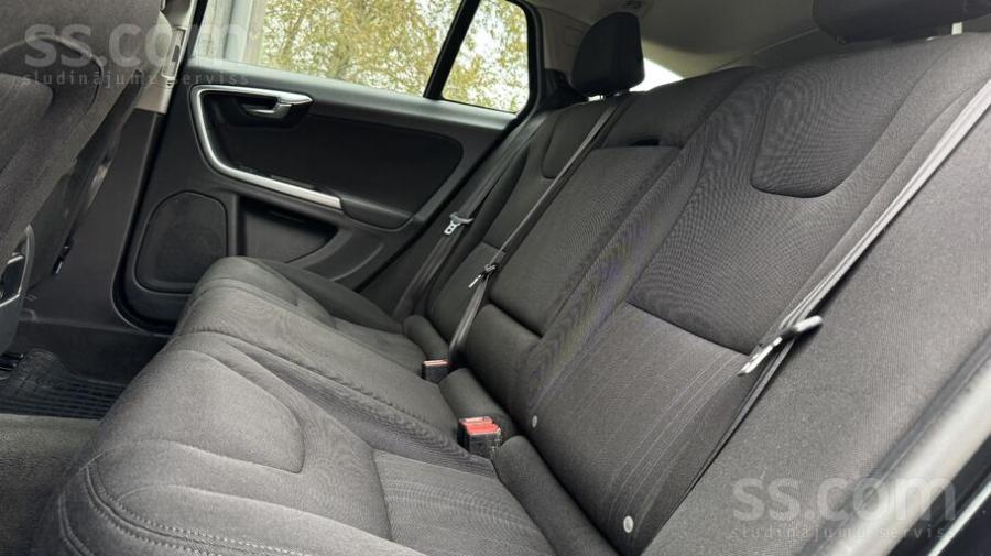 Melns Volvo V60 2011 Rīga, ar dzinēja tilpumu 1.60 L un nobraukumu 298 tūkst. km par 3950 €, foto 14 vietnē AUTOMOTO.COM.LV