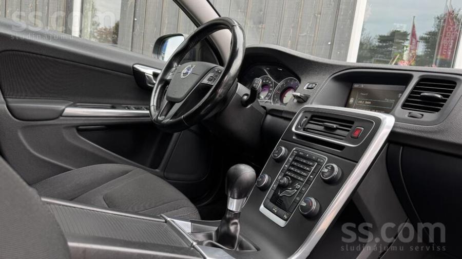 Melns Volvo V60 2011 Rīga, ar dzinēja tilpumu 1.60 L un nobraukumu 298 tūkst. km par 3950 €, foto 20 vietnē AUTOMOTO.COM.LV