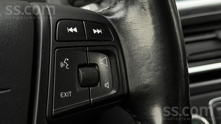Melns Volvo V60 2011 Rīga, ar dzinēja tilpumu 1.60 L un nobraukumu 298 tūkst. km par 3950 €, foto 27 vietnē AUTOMOTO.COM.LV