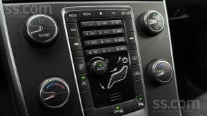 Melns Volvo V60 2011 Rīga, ar dzinēja tilpumu 1.60 L un nobraukumu 298 tūkst. km par 3950 €, foto 32 vietnē AUTOMOTO.COM.LV