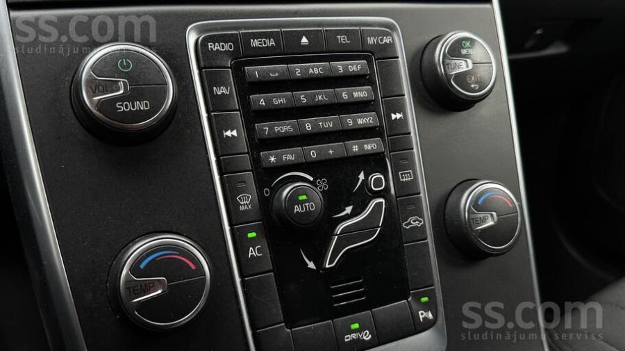 Melns Volvo V60 2011 Rīga, ar dzinēja tilpumu 1.60 L un nobraukumu 298 tūkst. km par 3950 €, foto 32 vietnē AUTOMOTO.COM.LV