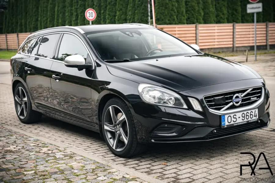 Black Volvo V60 2011 in Riga, with an engine capacity of 2.40 L and mileage of 324 thousand km for 4990 €, photo 1 on AUTOMOTO.COM.LV
