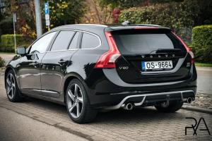 Black Volvo V60 2011 in Riga, with an engine capacity of 2.40 L and mileage of 324 thousand km for 4990 €, photo 4 on AUTOMOTO.COM.LV