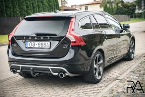 Black Volvo V60 2011 in Riga, with an engine capacity of 2.40 L and mileage of 324 thousand km for 4990 €, photo 5 on AUTOMOTO.COM.LV