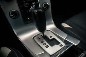 Black Volvo V60 2011 in Riga, with an engine capacity of 2.40 L and mileage of 324 thousand km for 4990 €, photo 7 on AUTOMOTO.COM.LV