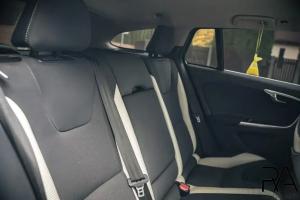 Black Volvo V60 2011 in Riga, with an engine capacity of 2.40 L and mileage of 324 thousand km for 4990 €, photo 10 on AUTOMOTO.COM.LV