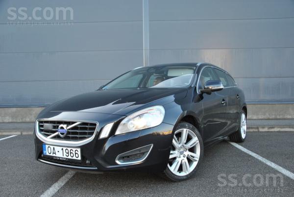 Black Volvo V60 2012 in Riga, with an engine capacity of 2.40 L and mileage of 273 thousand km for 7800 €, photo 1 on AUTOMOTO.COM.LV