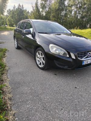 Black Volvo V60 2012 in Riga, with an engine capacity of 2.00 L and mileage of 244 thousand km for 4900 €, photo 8 on AUTOMOTO.COM.LV