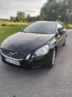 Black Volvo V60 2012 in Riga, with an engine capacity of 2.00 L and mileage of 244 thousand km for 4900 €, photo 11 on AUTOMOTO.COM.LV
