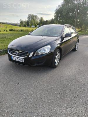 Black Volvo V60 2012 in Riga, with an engine capacity of 2.00 L and mileage of 244 thousand km for 4900 €, photo 12 on AUTOMOTO.COM.LV