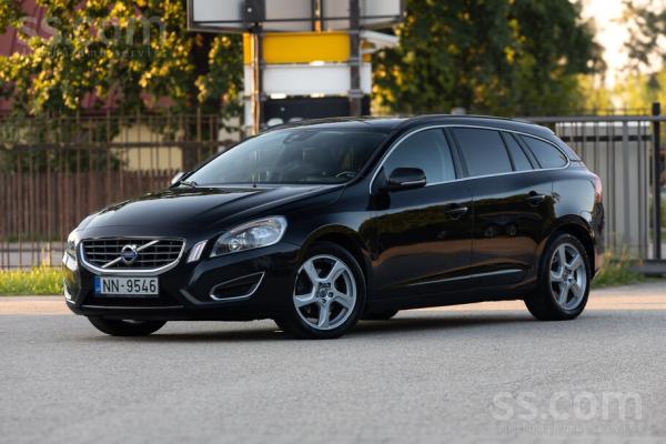 Black Volvo V60 2012 in Jelgava, with an engine capacity of 2.00 L and mileage of 279 thousand km for 5200 €, photo 3 on AUTOMOTO.COM.LV