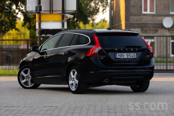 Black Volvo V60 2012 in Jelgava, with an engine capacity of 2.00 L and mileage of 279 thousand km for 5200 €, photo 6 on AUTOMOTO.COM.LV