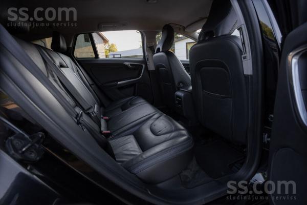 Black Volvo V60 2012 in Jelgava, with an engine capacity of 2.00 L and mileage of 279 thousand km for 5200 €, photo 8 on AUTOMOTO.COM.LV