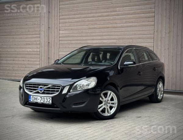 Black Volvo V60 2012 in Jelgava, with an engine capacity of 2.00 L and mileage of 0 thousand km for 7150 €, photo 2 on AUTOMOTO.COM.LV