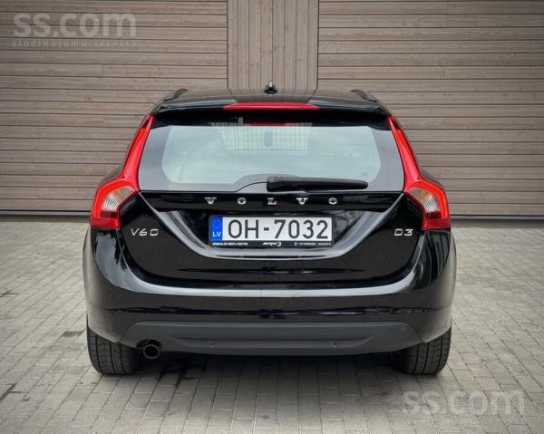Melns Volvo V60 2012 Jelgava, ar dzinēja tilpumu 2.00 L un nobraukumu 0 tūkst. km par 7150 €, foto 6 vietnē AUTOMOTO.COM.LV