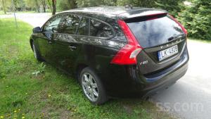 Melns Volvo V60 2012 Rīga, ar dzinēja tilpumu 2.00 L un nobraukumu 327 tūkst. km par 5800 €, foto 3 vietnē AUTOMOTO.COM.LV