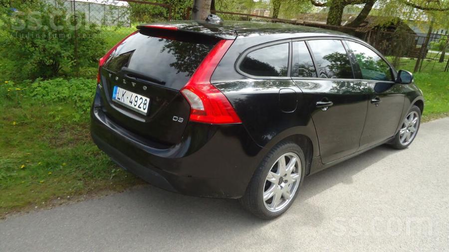 Melns Volvo V60 2012 Rīga, ar dzinēja tilpumu 2.00 L un nobraukumu 327 tūkst. km par 5800 €, foto 4 vietnē AUTOMOTO.COM.LV