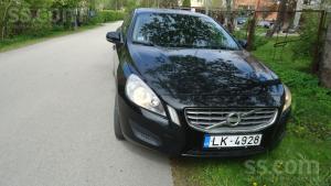Melns Volvo V60 2012 Rīga, ar dzinēja tilpumu 2.00 L un nobraukumu 327 tūkst. km par 5800 €, foto 5 vietnē AUTOMOTO.COM.LV