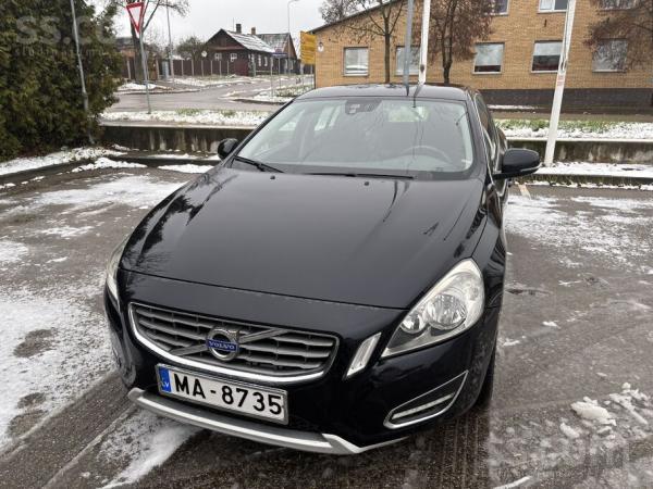 Melns Volvo V60 2012 Daugavpils, ar dzinēja tilpumu 2.00 L un nobraukumu 305 tūkst. km par 5300 €, foto 3 vietnē AUTOMOTO.COM.LV