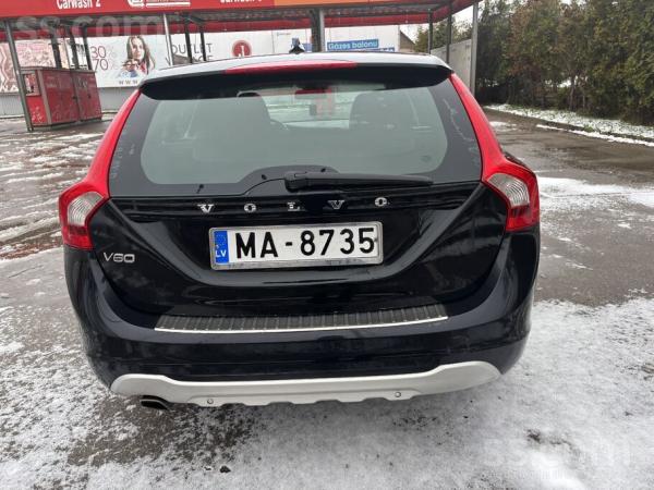 Melns Volvo V60 2012 Daugavpils, ar dzinēja tilpumu 2.00 L un nobraukumu 305 tūkst. km par 5300 €, foto 7 vietnē AUTOMOTO.COM.LV