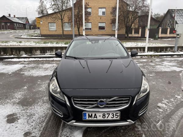 Melns Volvo V60 2012 Daugavpils, ar dzinēja tilpumu 2.00 L un nobraukumu 305 tūkst. km par 5300 €, foto 8 vietnē AUTOMOTO.COM.LV