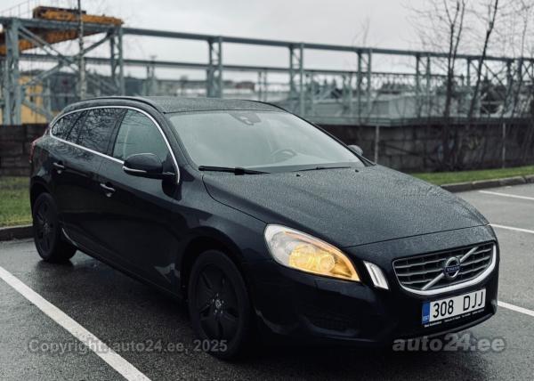 Melns Volvo V60 2012 Tallina, ar dzinēja tilpumu 2.00 L un nobraukumu 183 tūkst. km par 7690 €, foto 1 vietnē AUTOMOTO.COM.LV
