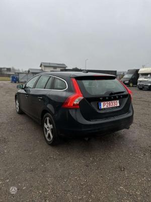 Black Volvo V60 2012 in Kaunas, with an engine capacity of 1.60 L and mileage of 331 thousand km for 3900 €, photo 6 on AUTOMOTO.COM.LV