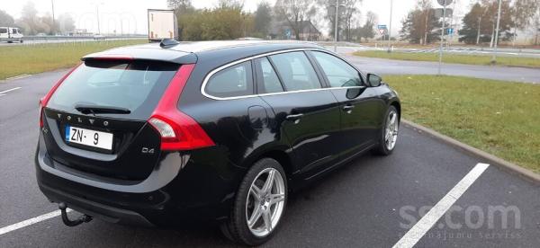Black Volvo V60 2012 in Riga, with an engine capacity of 2.00 L and mileage of 305 thousand km for 2750 €, photo 2 on AUTOMOTO.COM.LV