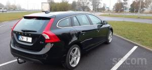 Black Volvo V60 2012 in Riga, with an engine capacity of 2.00 L and mileage of 305 thousand km for 2750 €, photo 2 on AUTOMOTO.COM.LV