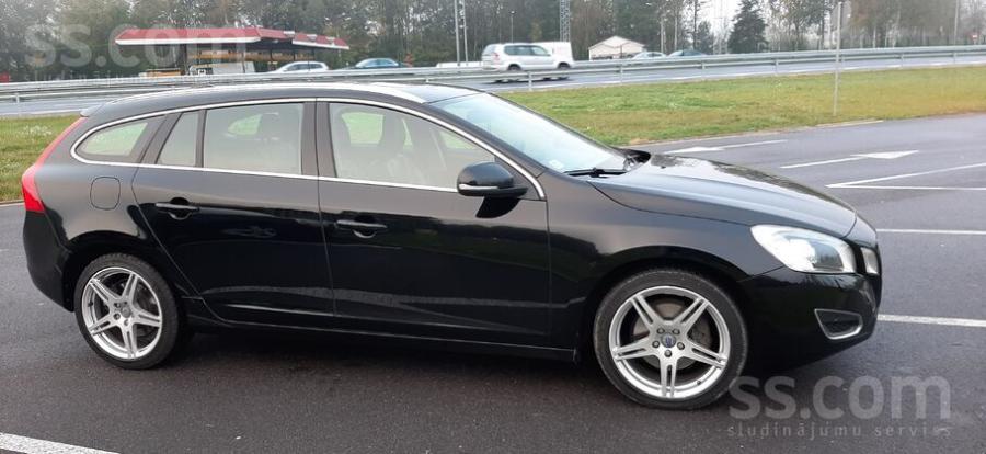 Black Volvo V60 2012 in Riga, with an engine capacity of 2.00 L and mileage of 305 thousand km for 2750 €, photo 5 on AUTOMOTO.COM.LV