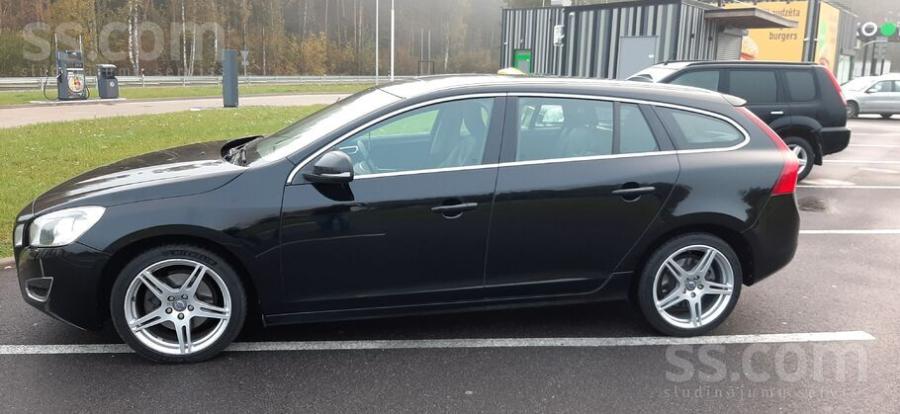 Black Volvo V60 2012 in Riga, with an engine capacity of 2.00 L and mileage of 305 thousand km for 2750 €, photo 7 on AUTOMOTO.COM.LV