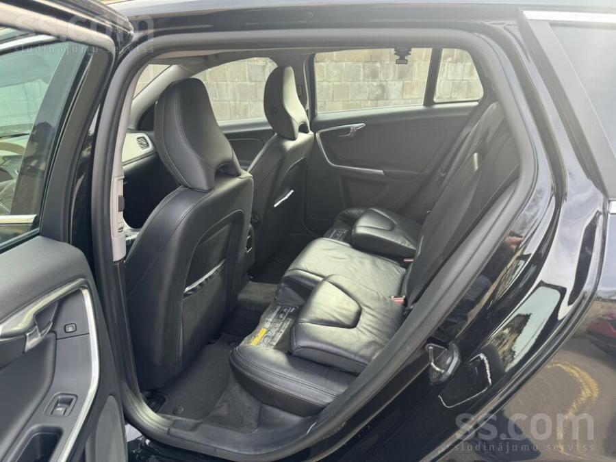 Black Volvo V60 2012 in Riga, with an engine capacity of 2.00 L and mileage of 305 thousand km for 2750 €, photo 10 on AUTOMOTO.COM.LV