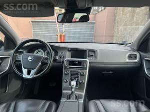 Black Volvo V60 2012 in Riga, with an engine capacity of 2.00 L and mileage of 305 thousand km for 2750 €, photo 18 on AUTOMOTO.COM.LV
