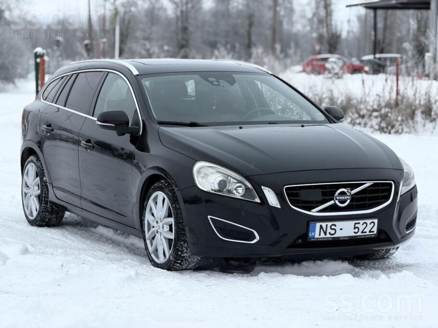 Melns Volvo V60 2012 Ogre, ar dzinēja tilpumu 2.40 L un nobraukumu 369 tūkst. km par 7200 €, foto 1 vietnē AUTOMOTO.COM.LV