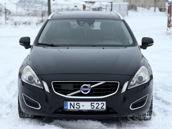 Black Volvo V60 2012 in Ogre, with an engine capacity of 2.40 L and mileage of 369 thousand km for 7200 €, photo 2 on AUTOMOTO.COM.LV