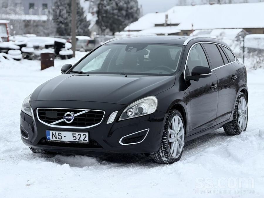 Melns Volvo V60 2012 Ogre, ar dzinēja tilpumu 2.40 L un nobraukumu 369 tūkst. km par 7200 €, foto 3 vietnē AUTOMOTO.COM.LV