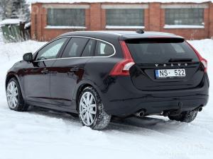 Melns Volvo V60 2012 Ogre, ar dzinēja tilpumu 2.40 L un nobraukumu 369 tūkst. km par 7200 €, foto 5 vietnē AUTOMOTO.COM.LV